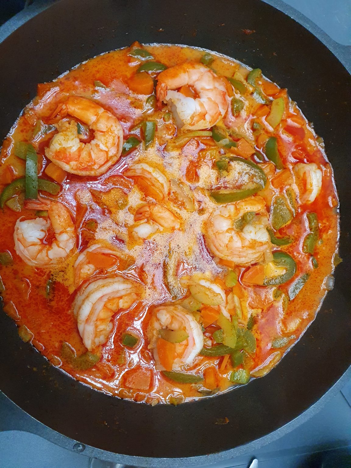 Recette de scampis au curry rouge et lait de coco – CookEatTravel